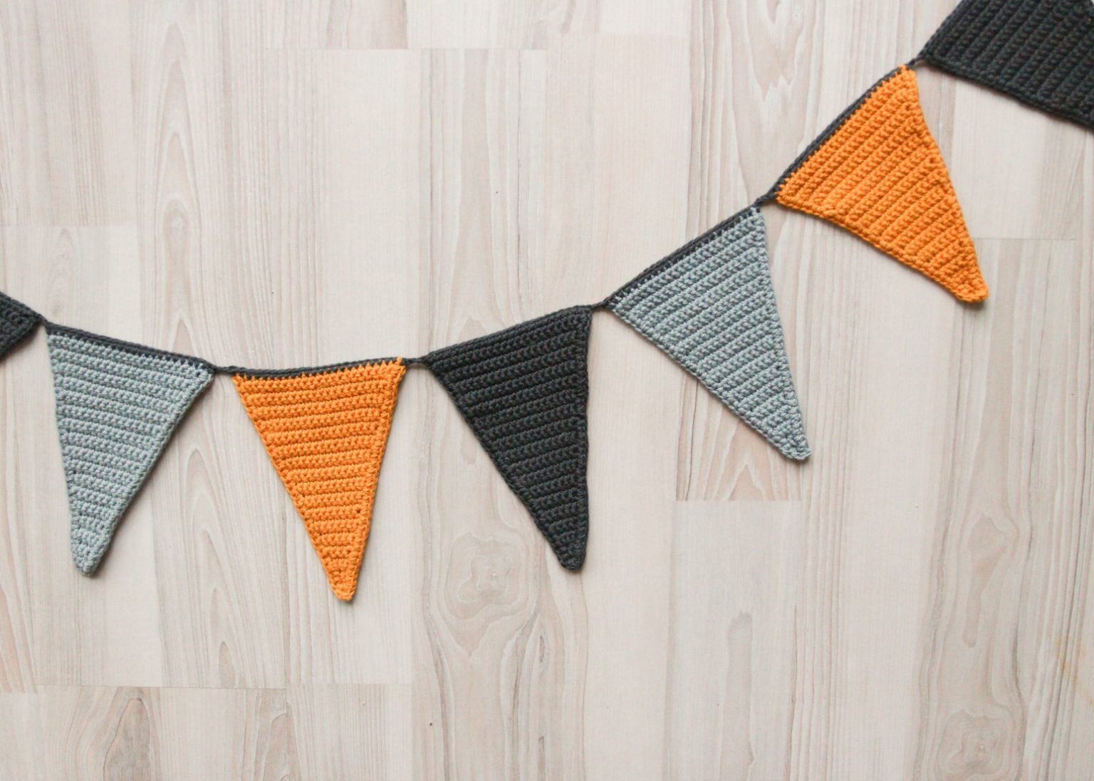 Avlange hekle vimpler - Med oppskrift - HVITELINJER BLOGG